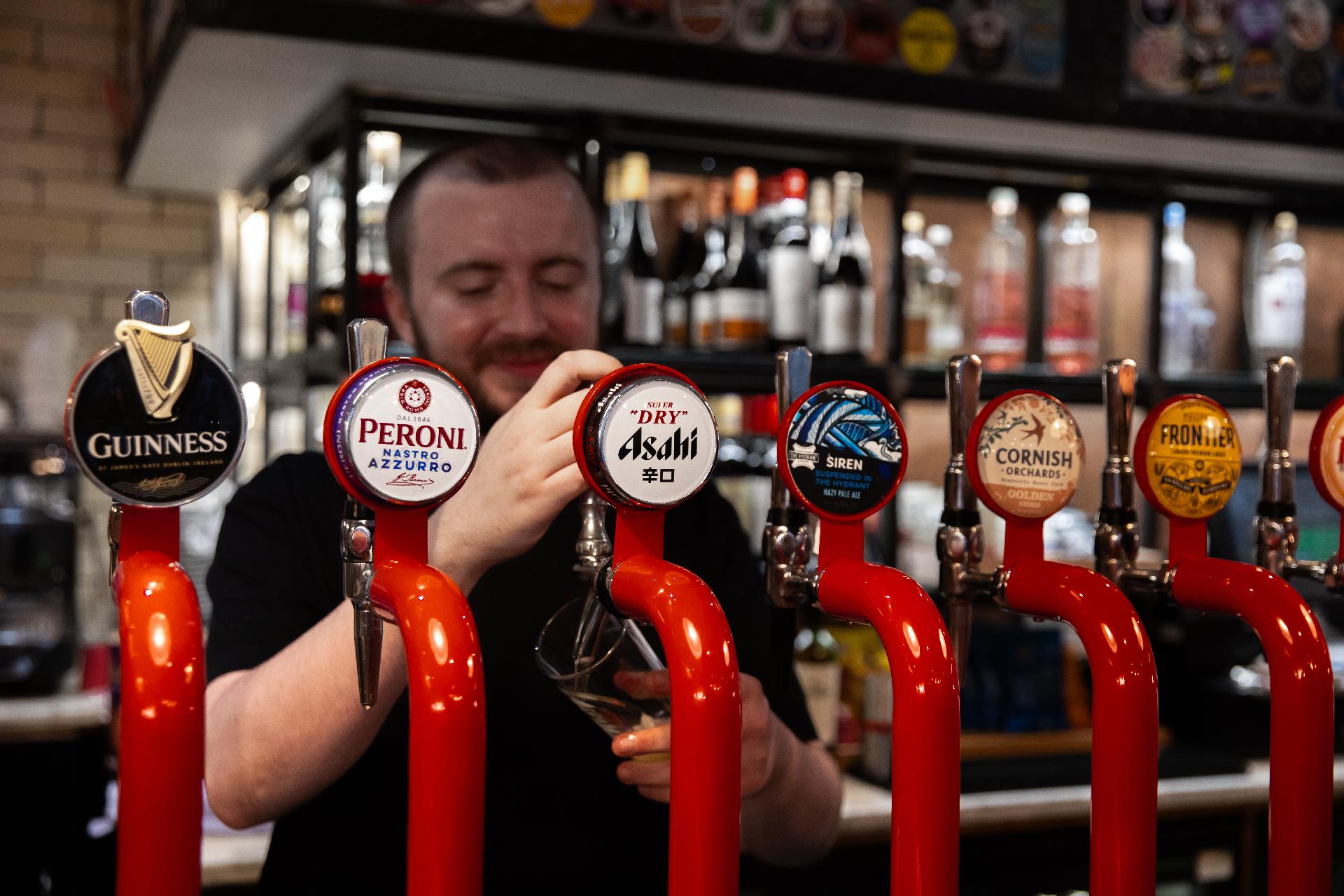 The Hydrant - Fuller's Pub and Restaurant in Monument